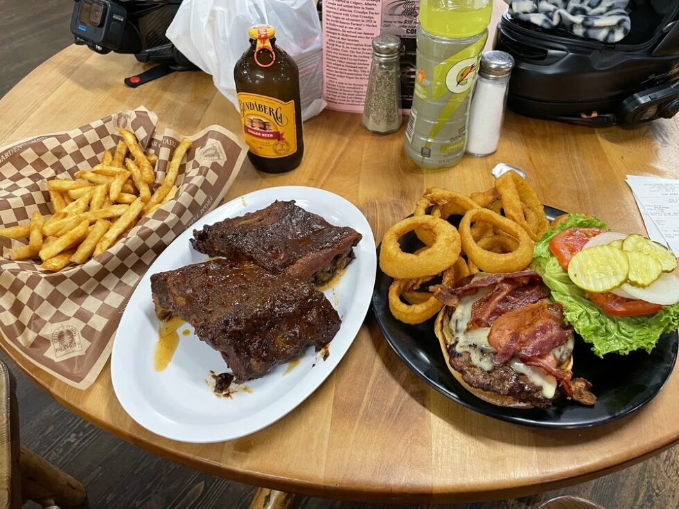 From Breakfast to Dinner This Family Owned Country Store in Oregon Has ...