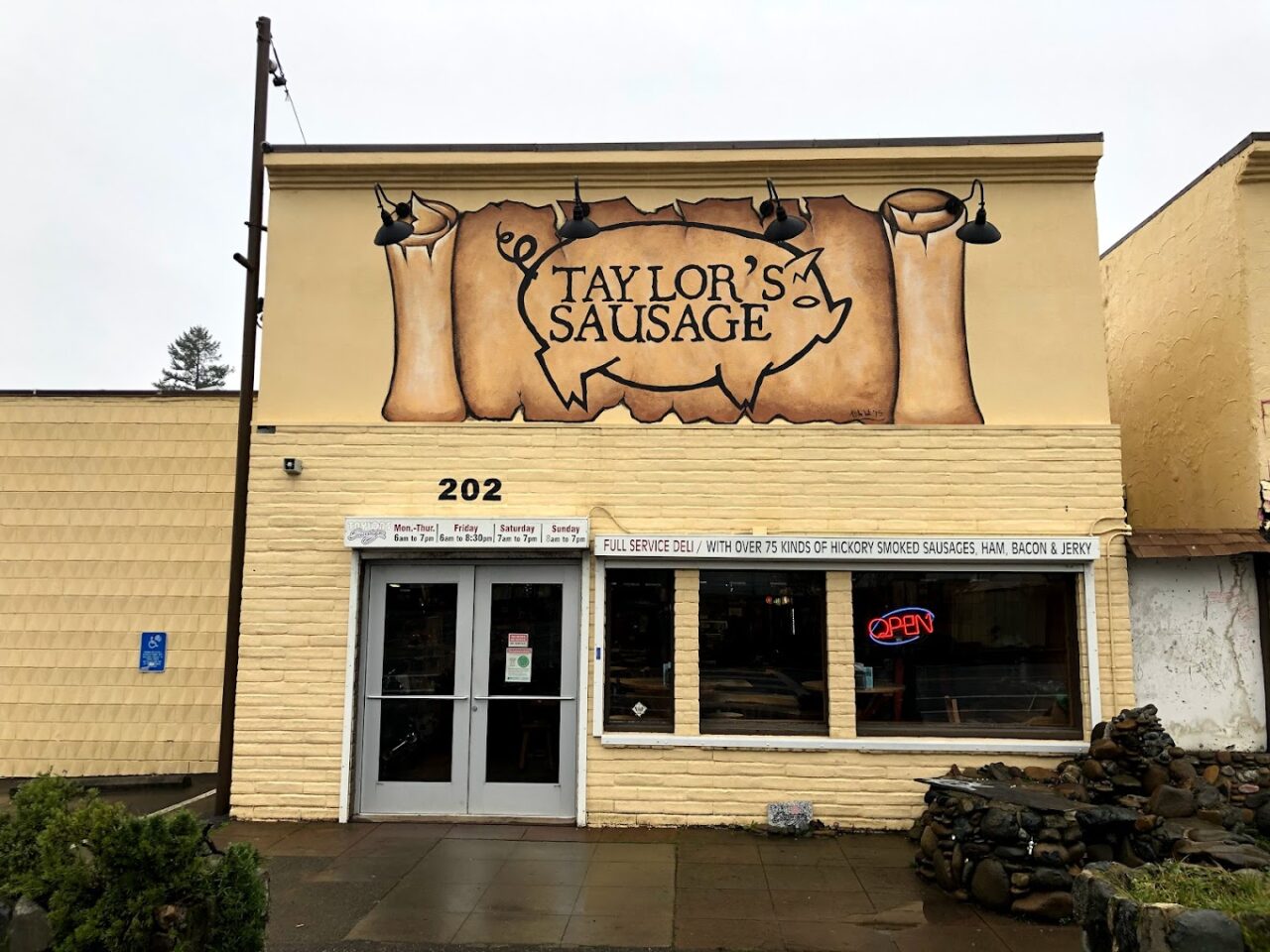 From Breakfast to Dinner This Family Owned Country Store in Oregon Has ...