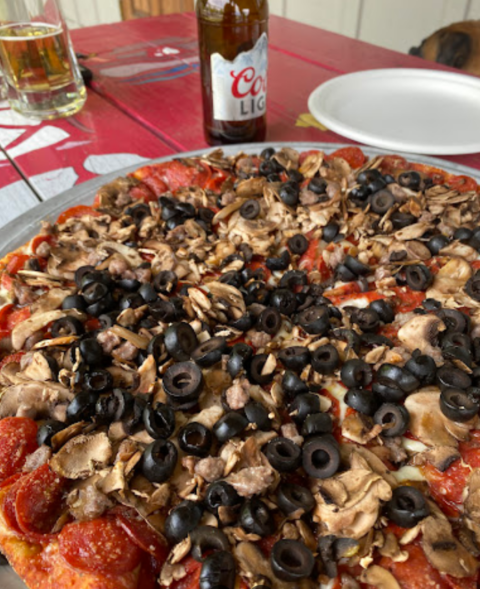 This Old School Pizza Parlor in Oregon Serves Up Nostalgia with Every Slice