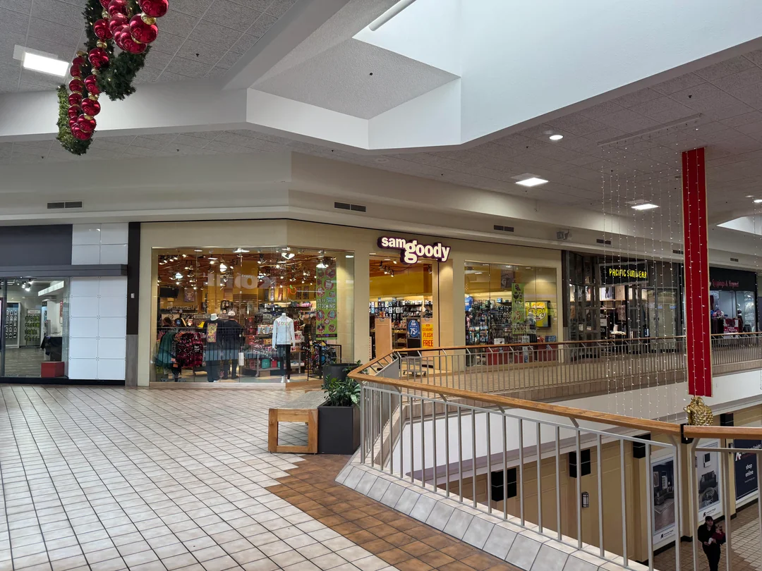 Oregon’s Last Sam Goody, One of Two Nationwide, Is Closing For Good