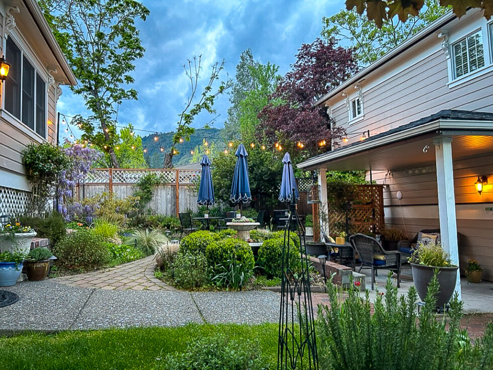 Stay in this Historic Mansion in Oregon, Just Steps Away from World ...
