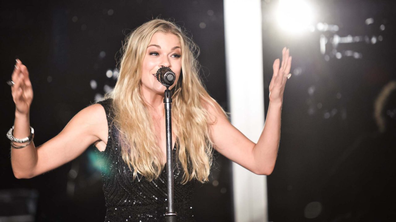 LeAnn Rimes Keeps It Real After Losing Teeth Mid-Performance in Washington