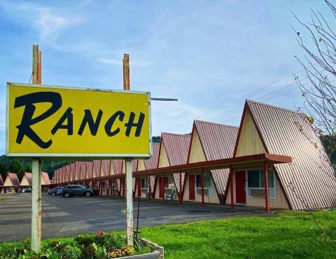 This Retro A-Frame Motel In Oregon Is A Roadside Gem Straight Out Of ...
