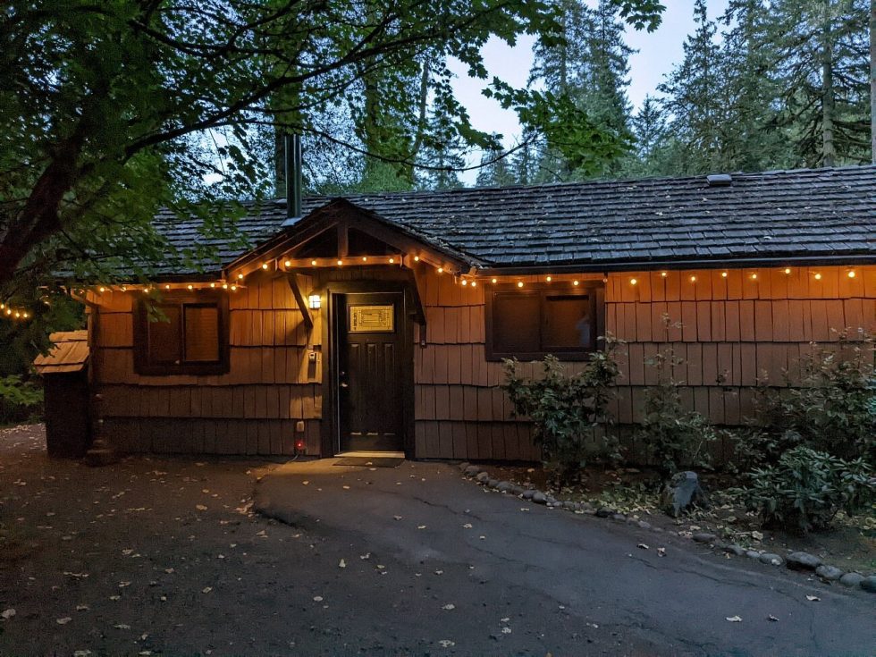 We Found the Coziest Cabins in Oregon and They’re Inside a Waterfall ...