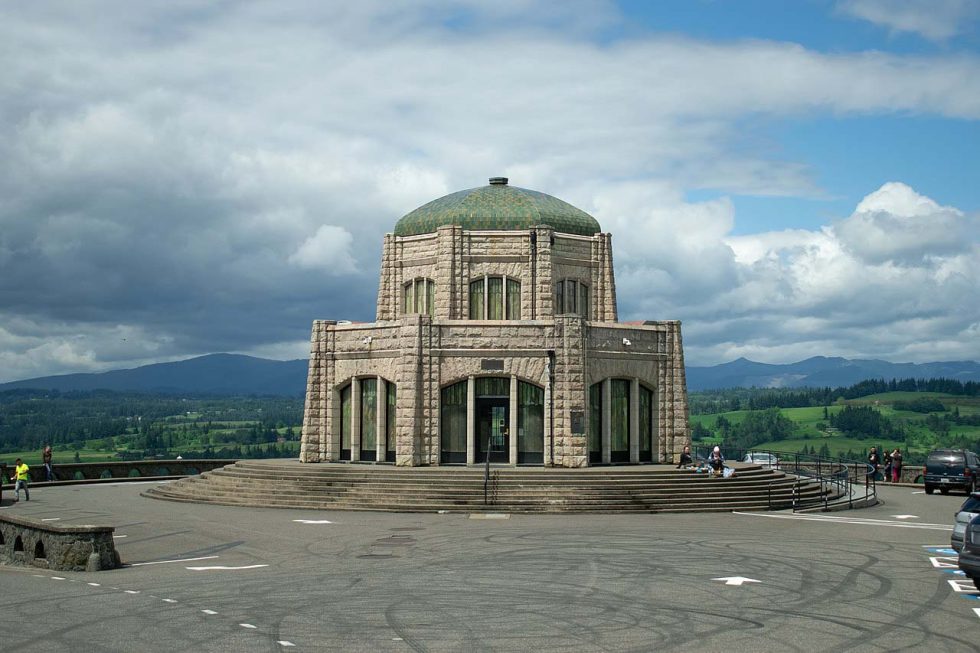 Oregon State Parks Slaps $10 Parking Fee on Vista House as Tax Hikes ...
