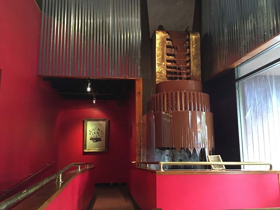 This Oregon Candy Wonderland With a 21 Foot Chocolate Waterfall Would ...