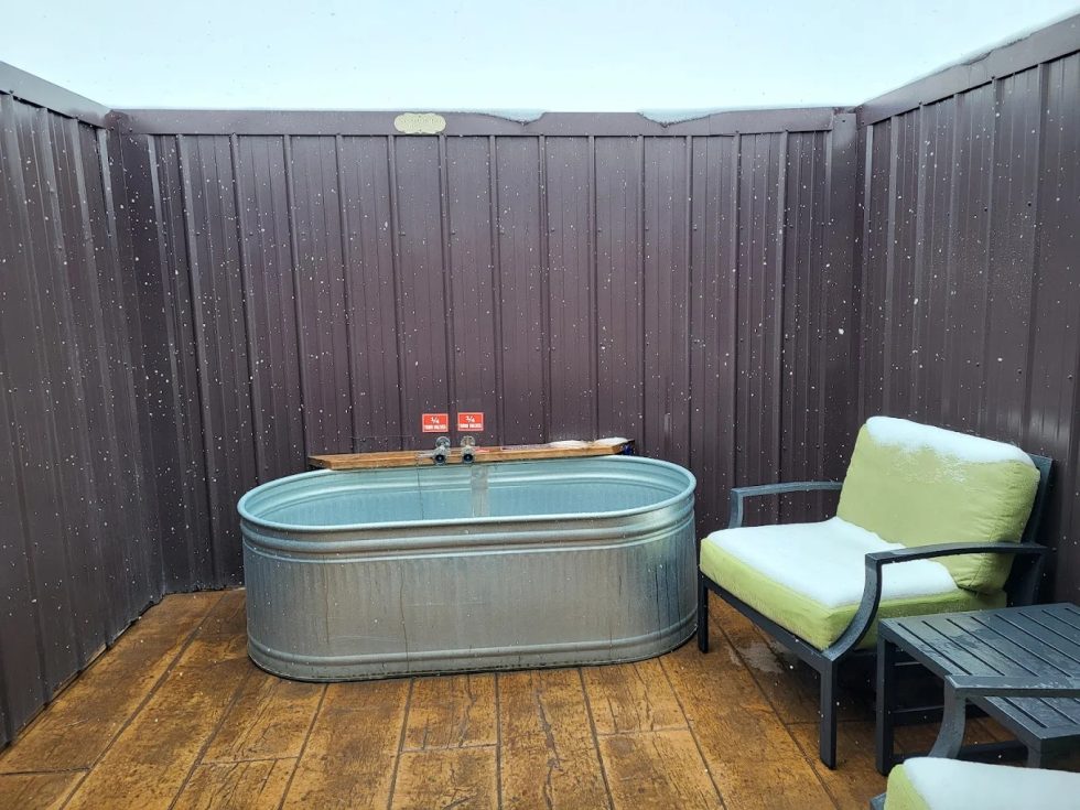 This Oregon Hot Springs Feels Like The Edge Of The World, And The ...